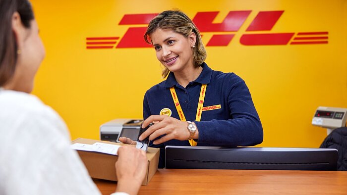 DHL SERVICEPOINT | Express package abroad, online shipping calculation